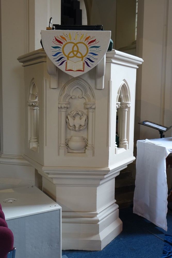 Holy Trinity, Castelnau, Barnes « London Churches in photographs