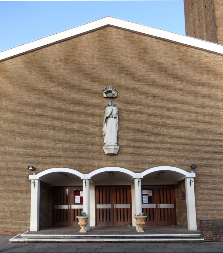 Our Lady Queen of Apostles, The Green, Heston (Roman Catholic) « London ...
