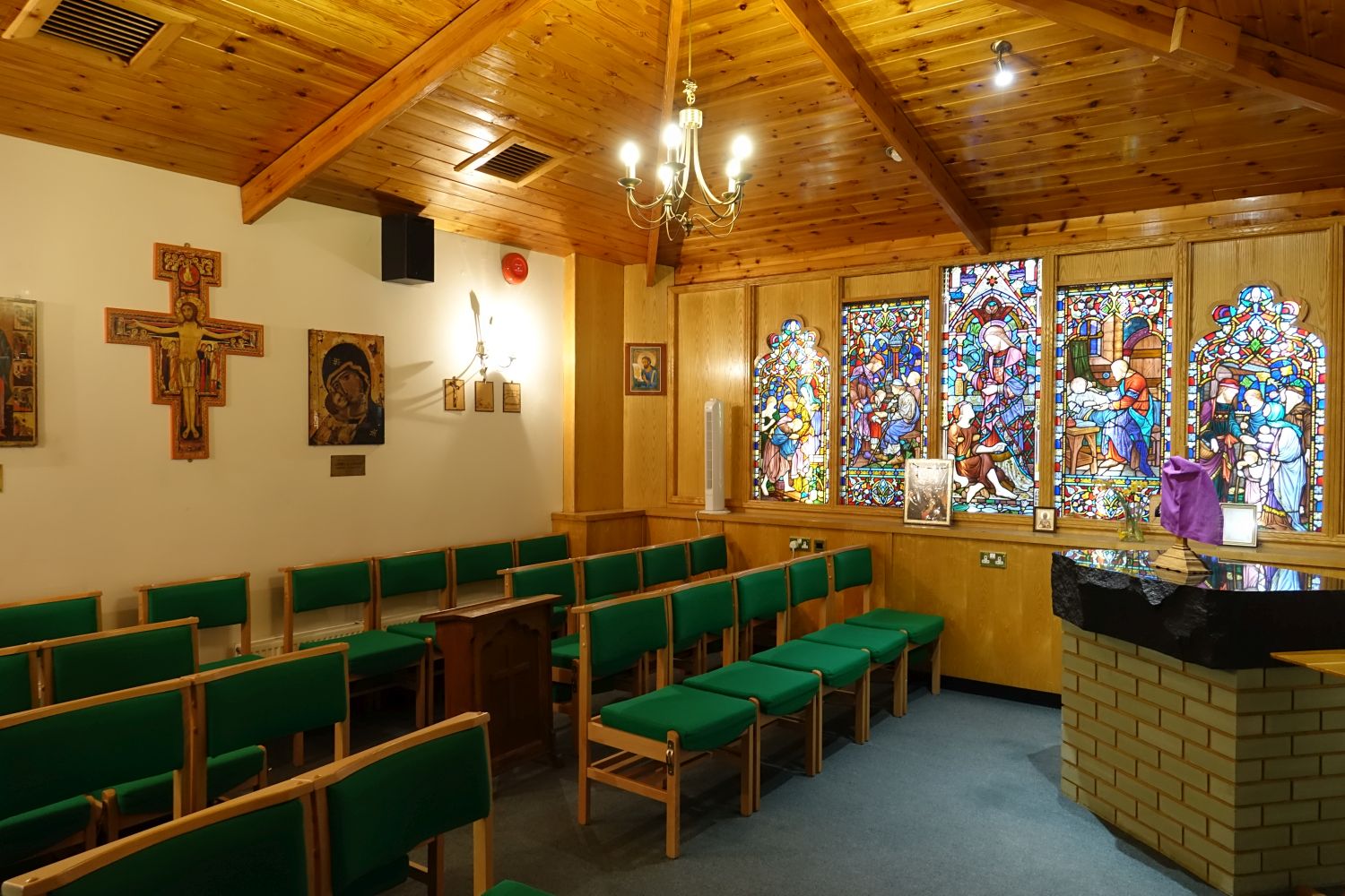 Hammersmith Hospital Chapel of St Luke, Du Cane Road, Shepherds Bush ...